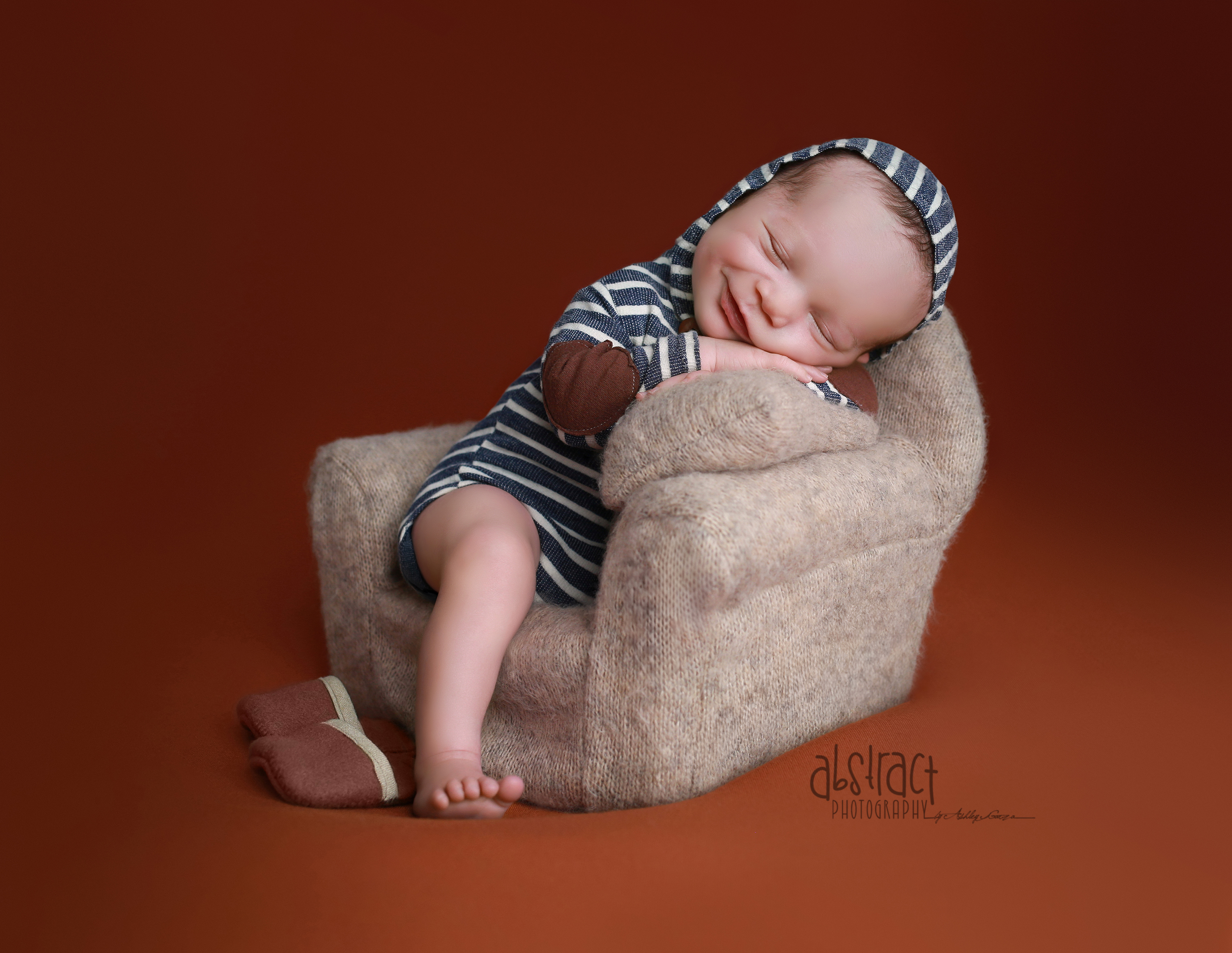 Why High-End Newborn Photography Costs More (And Why It’s Worth It ...
